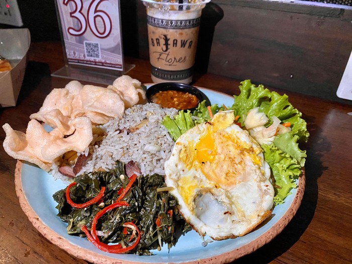 Seru! Nongkrong dan Makan Bareng The Nuruls di Kopi Bajawa Depok