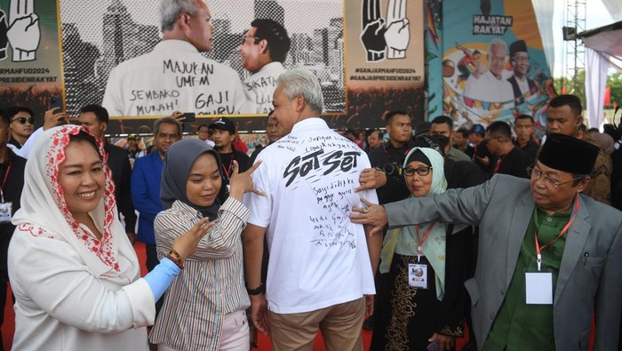 Ganjar Kampanye Akbar 'Hajatan Rakyat' di Cirebon