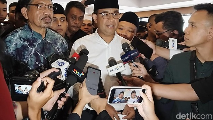 Ulama Jabar Deklarasi Dukungan untuk Anies Baswedan Ulama Jabar Deklarasi Dukungan untuk Anies Baswedan