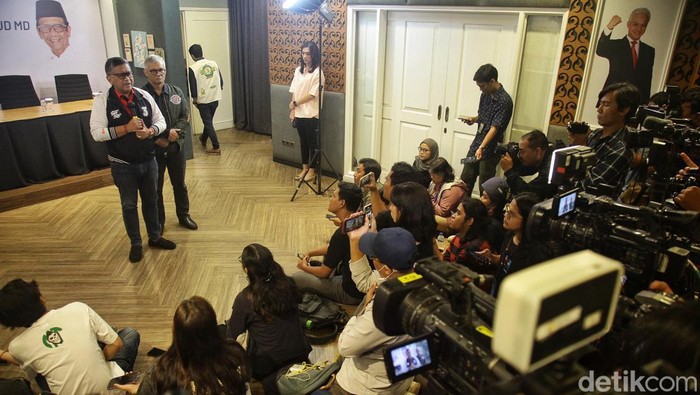 Hasto Jawab Isu-isu Terkini yang Kian Memanas