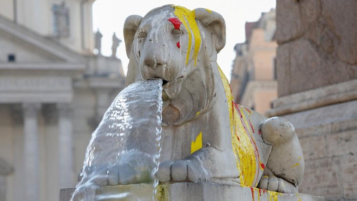 Protes Eksploitasi Hewan, Air Mancur Ikonik di Roma Berlumur Cat