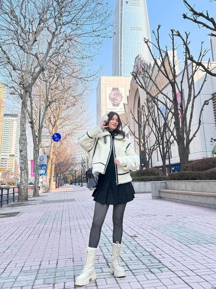 10 Pose Kece Sabrina Chairunnisa Liburan di Korea Meski Tulang Tangan Retak