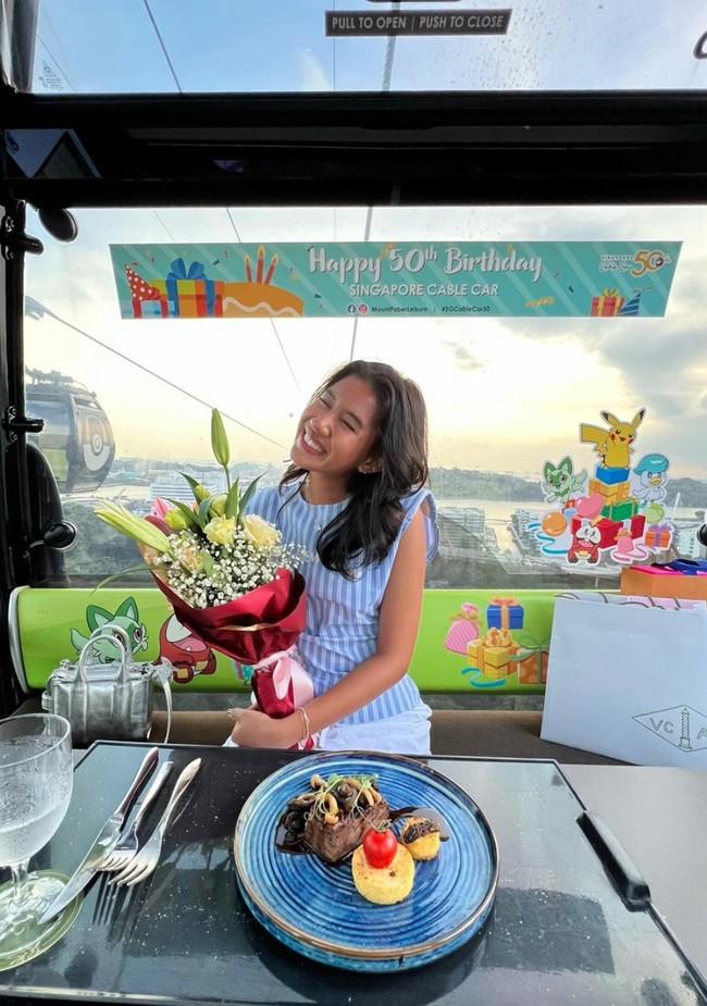 7 Foto Ultah Shenina Cinnamon, Mesra Dinner Berdua Angga Yunanda di ...