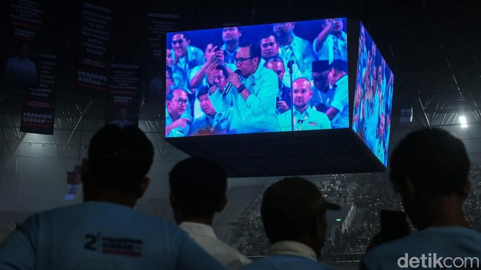 Dewa 19 Feat Ari Lasso Hibur Pengusaha dan Pekerja Pendukung Prabowo-Gibran