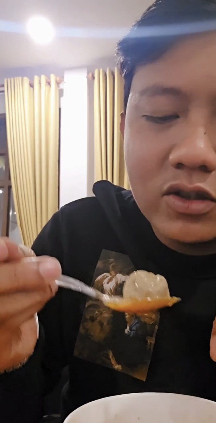 Romantisnya Denny Caknan dan Bella Bonita Saat Makan Soto Bareng