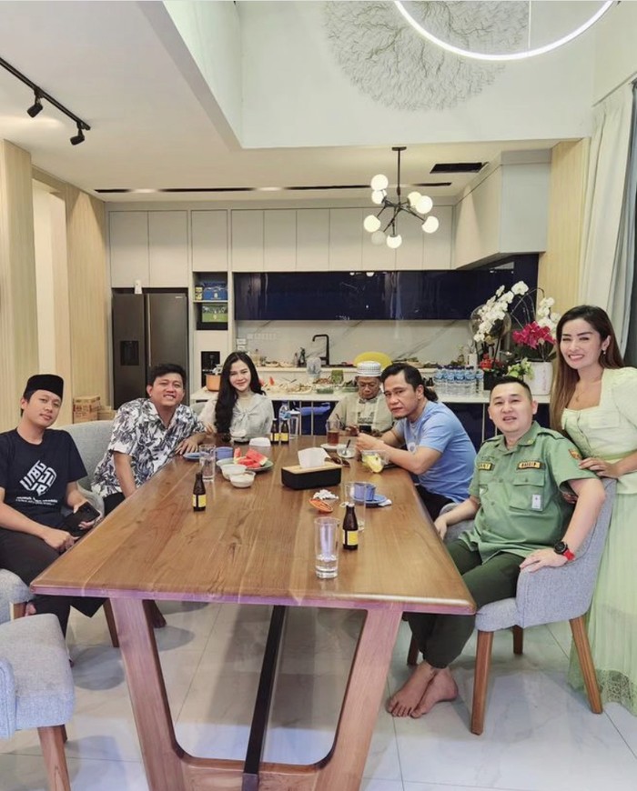 Romantisnya Denny Caknan dan Bella Bonita Saat Makan Soto Bareng