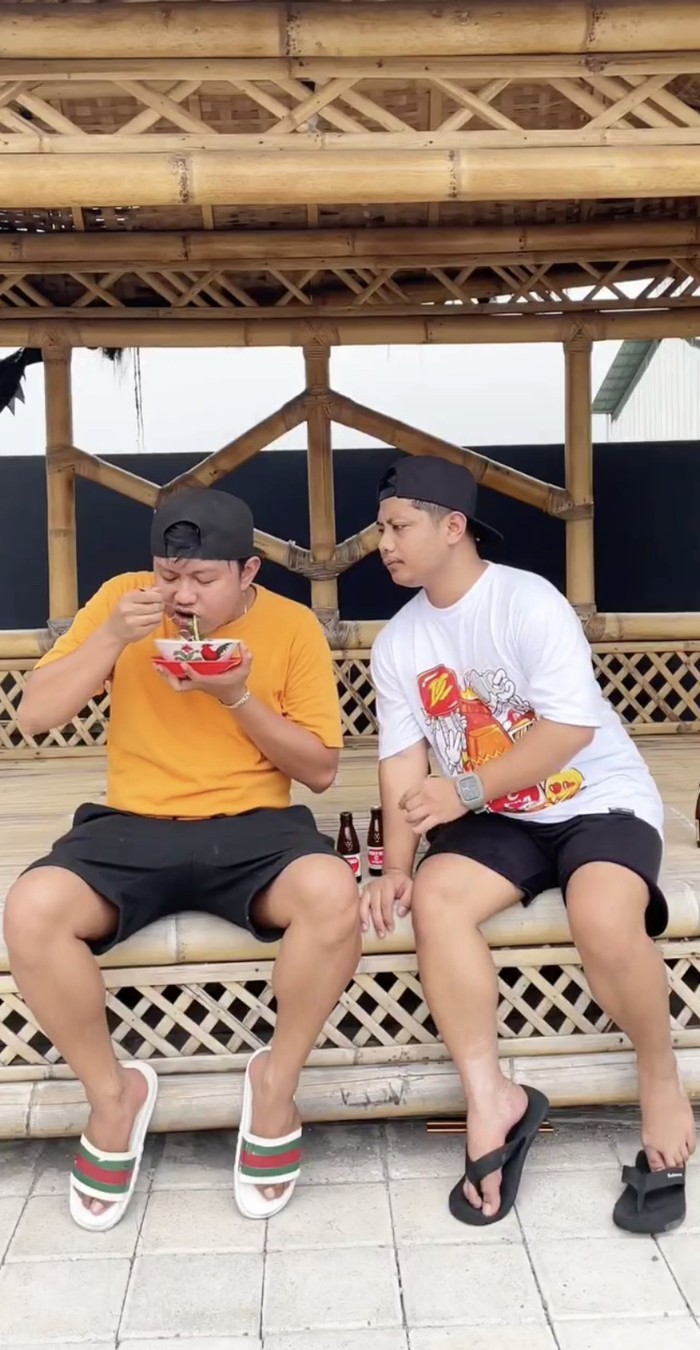 Romantisnya Denny Caknan dan Bella Bonita Saat Makan Soto Bareng