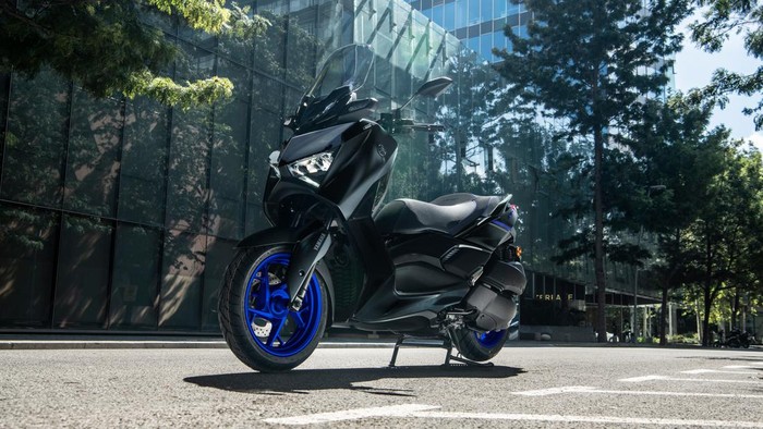 Spek dan Harga Yamaha XMAX Tampilan Baru, Usung Warna Biru Racing Spek dan Harga Yamaha XMAX Tampilan Baru, Usung Warna Biru Racing