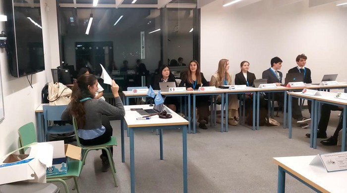 2 Siswa SMA Labschool Kebayoran Raih Penghargaan di Cambridge MUN 2024