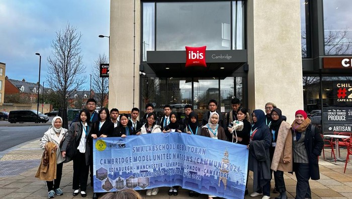2 Siswa SMA Labschool Kebayoran Raih Penghargaan di Cambridge MUN 2024