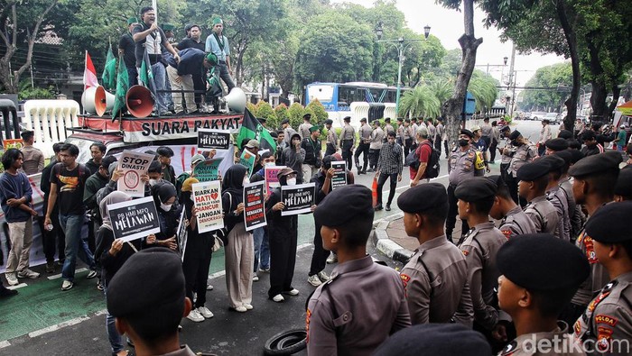 Aksi HMI MPO Minta KPU Netral Aksi HMI MPO Minta KPU Netral