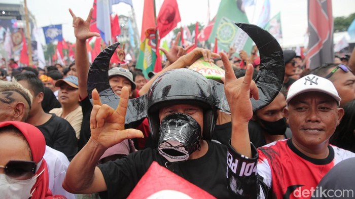 Momen Ganjar-Mahfud Disambut Antusias Pendukung di Semarang Momen Ganjar-Mahfud Disambut Antusias Pendukung di Semarang