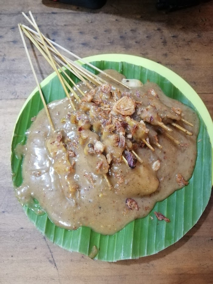 Lamak Bana! 20 Sate Padang Sedap Berempah Ada di Sini