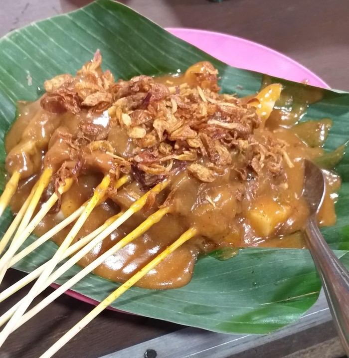 Lamak Bana! 20 Sate Padang Sedap Berempah Ada di Sini