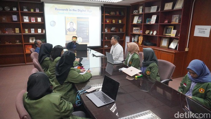 Potret Mahasiswa S2 Ilmu Komunikasi UPNVJ Kuliah Komunikasi Krisis di UPM
