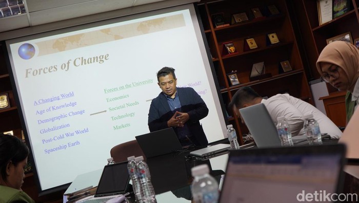 Potret Mahasiswa S2 Ilmu Komunikasi UPNVJ Kuliah Komunikasi Krisis di UPM