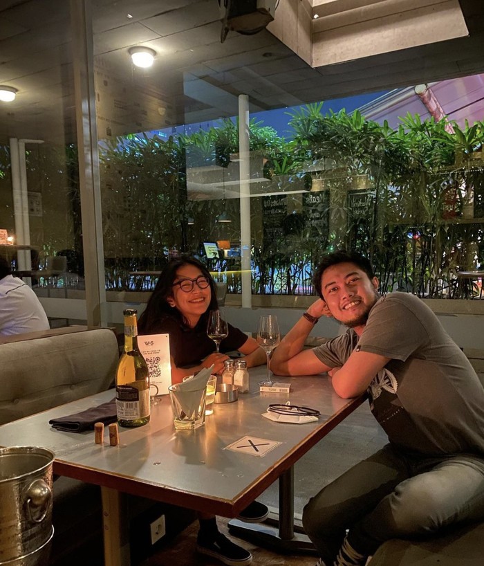 Potret Hangat Angger Dimas Saat Makan Bareng Keluarga dan Sahabat