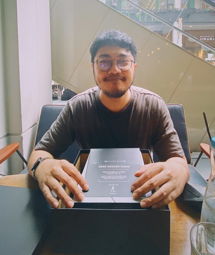 Potret Hangat Angger Dimas Saat Makan Bareng Keluarga dan Sahabat Potret Hangat Angger Dimas Saat Makan Bareng Keluarga dan Sahabat