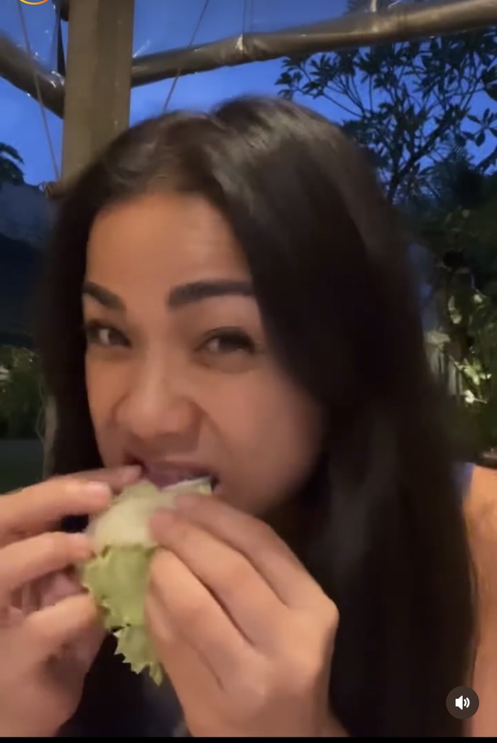 Selain Olahraga, Nirina Zubir Juga Hobi Makan Menu Sehat