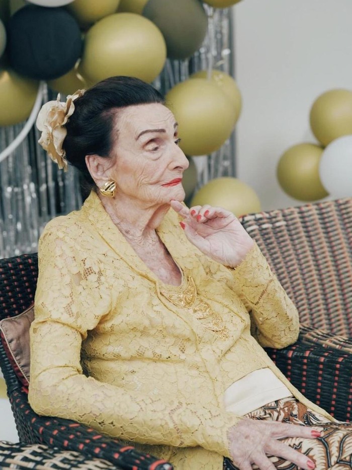 Potret Nenek Sharena Delon yang Baru Ulang Tahun ke-100