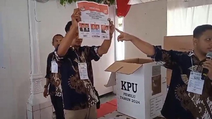 Penghitungan di TPS Mahfud Dimulai, Suara Pertama untuk 03 Penghitungan di TPS Mahfud Dimulai, Suara Pertama untuk 03