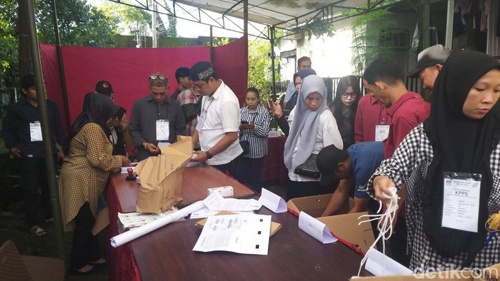 Tata Cara Mencoblos di Pemilu 2024 yang Benar, Pastikan Surat Suara Sah! Tata Cara Mencoblos di Pemilu 2024 yang Benar, Pastikan Surat Suara Sah!