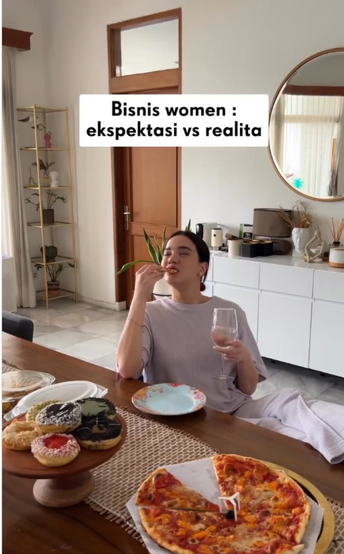 Cantiknya Alice Norin Jajan Dessert di Korea hingga Jepang