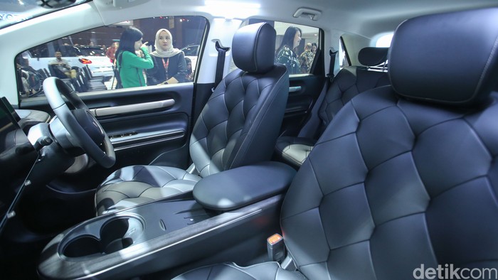 Tampilan Luar-Dalam Wuling Cloud EV, Harga di Bawah Rp 500 Juta?