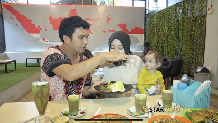 Kulineran Seru Aldi Taher Saat Makan Bareng Farida Nurhan hingga Cicip Durian