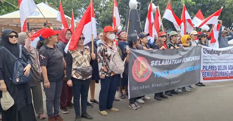 7 Fakta Massa Beda Kubu Gelar Aksi Di Bawaslu Hingga Kpu