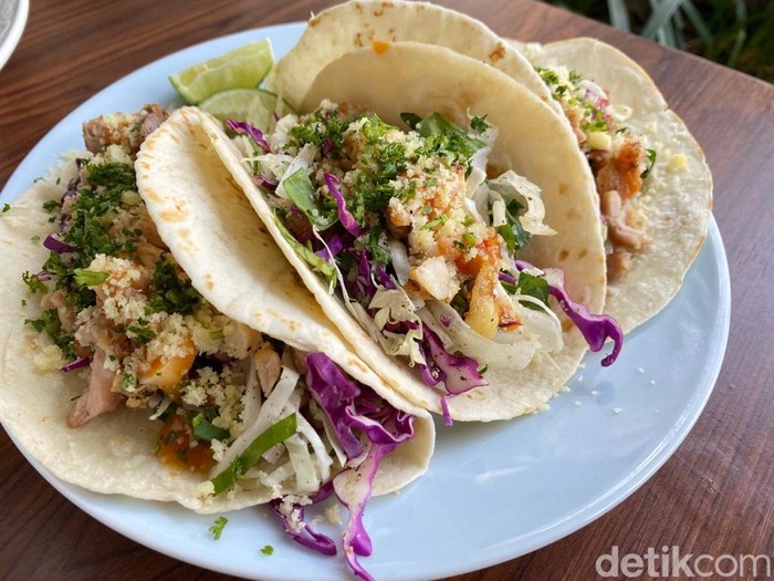 Nongkrong Makan Taco dan Mama's Loco di Resto Rumahan