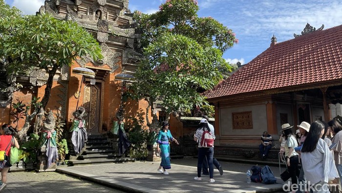 Potret Puri Ubud, Destinasi Wisata Sejarah yang Cantik Nan Mempesona