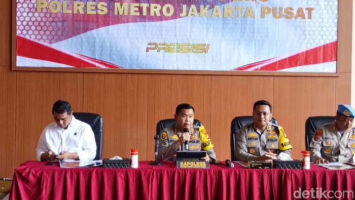10 Anggota Polsek Tanah Abang Diperiksa Propam Usai 16 Tahanan Kabur 10 Anggota Polsek Tanah Abang Diperiksa Propam Usai 16 Tahanan Kabur