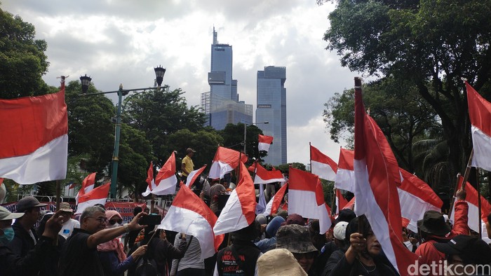 Massa Demonstran Beda Narasi Beraksi Berbarengan Di Sekitar Kpu