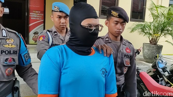 Pria Terbungkus Kain di Cianjur Ternyata Dibunuh Teman Kencan Sesama Jenis Pria Terbungkus Kain di Cianjur Ternyata Dibunuh Teman Kencan Sesama Jenis