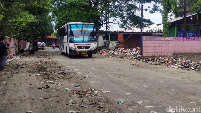 Potret Sampah Menggunung di Terminal Purabaya Kini Sudah Bersih Potret Sampah Menggunung di Terminal Purabaya Kini Sudah Bersih