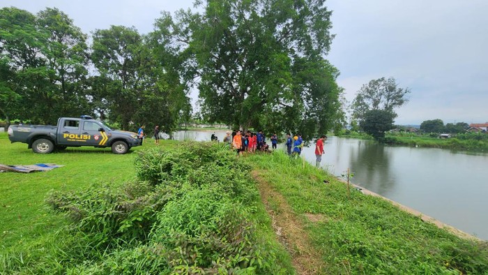 Bocah Tewas Tenggelam di Situ Cikumpay Saat Hendak Mancing Bocah Tewas Tenggelam di Situ Cikumpay Saat Hendak Mancing