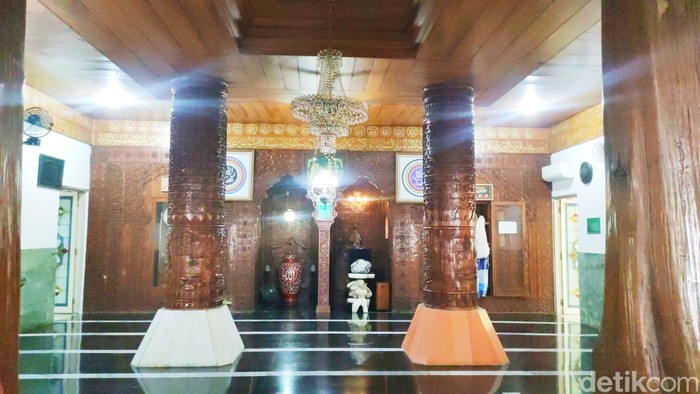 Potret Masjid Perahu di Tebet, Ada Sekilo Emas di Puncak Kubahnya!