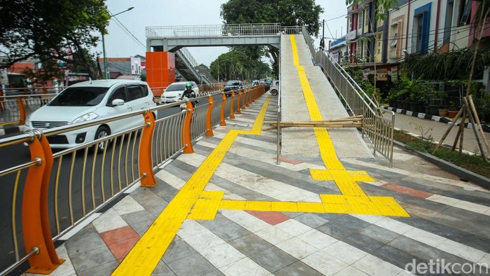 Potret Taman SeCAWAN Depok, Punya JPO Tanpa Anak Tangga