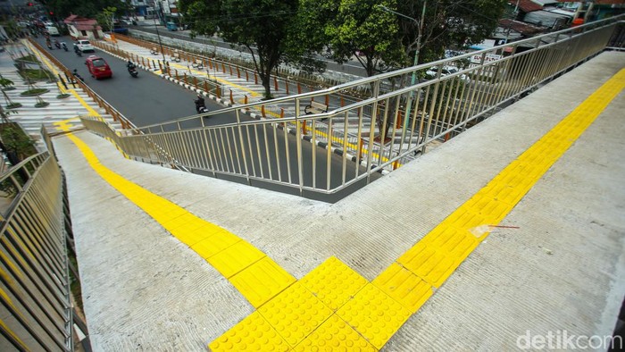 Potret Taman SeCAWAN Depok, Punya JPO Tanpa Anak Tangga