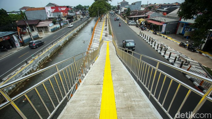 Potret Taman SeCAWAN Depok, Punya JPO Tanpa Anak Tangga