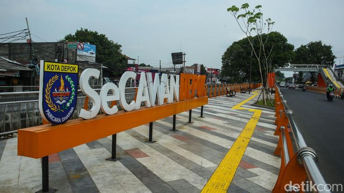 Potret Taman SeCAWAN Depok, Punya JPO Tanpa Anak Tangga