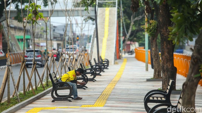 Potret Taman SeCAWAN Depok, Punya JPO Tanpa Anak Tangga