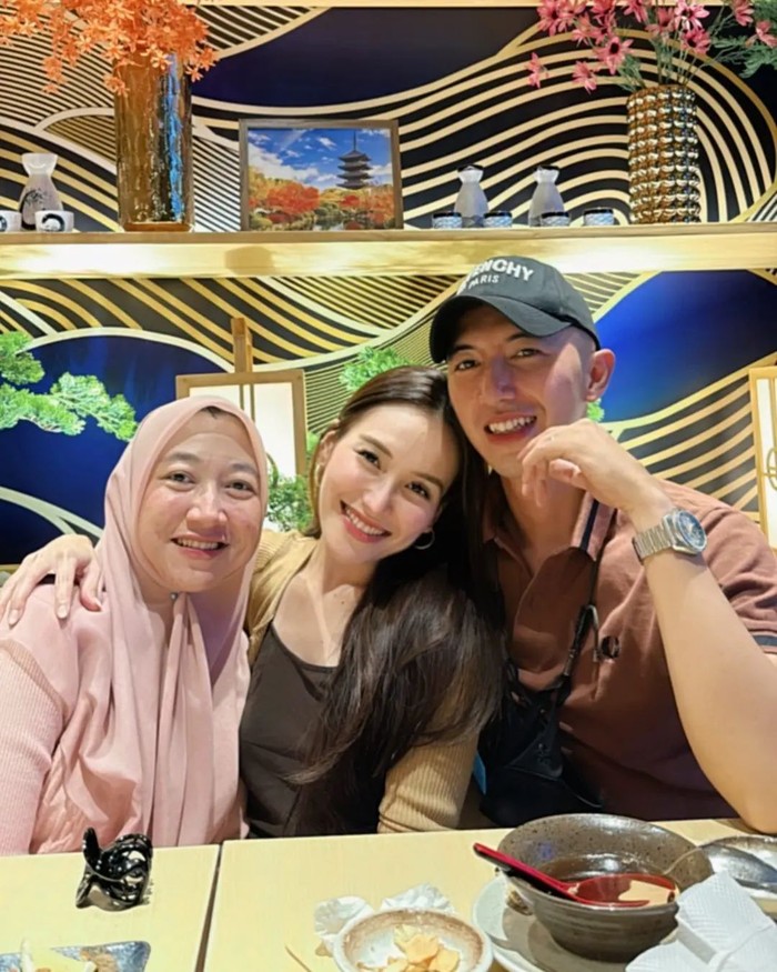 Momen Muhammad Fardhana saat Makan Bareng Keluarga Ayu Ting Ting