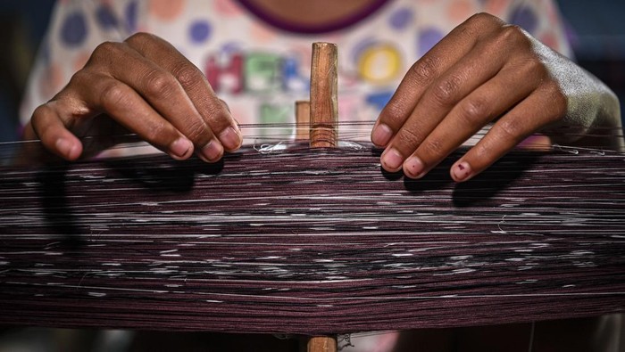 Mengunjungi Desa Meat Toba, Sentra Ulos Ragi Hotang yang Melegenda