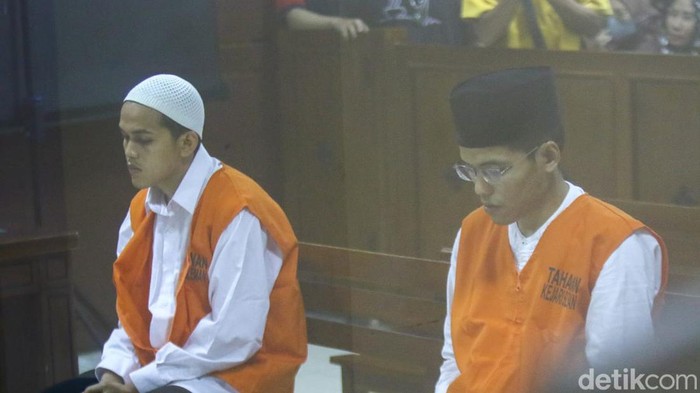 Ekspresi Datar 2 Pemutilasi Redho Mahasiswa UMY Saat Divonis Mati Ekspresi Datar 2 Pemutilasi Redho Mahasiswa UMY Saat Divonis Mati