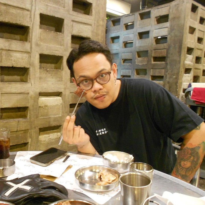 Gaya Marlo, Putra Andy F. Noya Saat Jajan Batagor hingga Ngopi