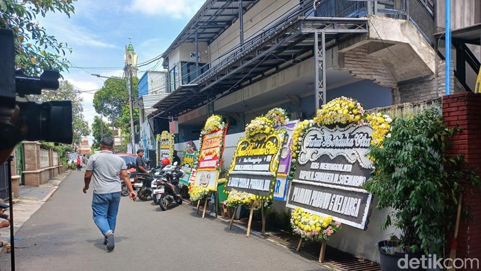 Suasana di Rumah Duka Keluarga Bimbim Slank