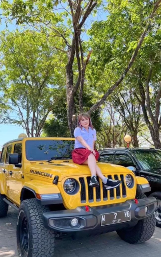 8 Foto Fenny Frans Istri Supir Angkot Kini Jadi Sosialita, Viral Sawer BCL