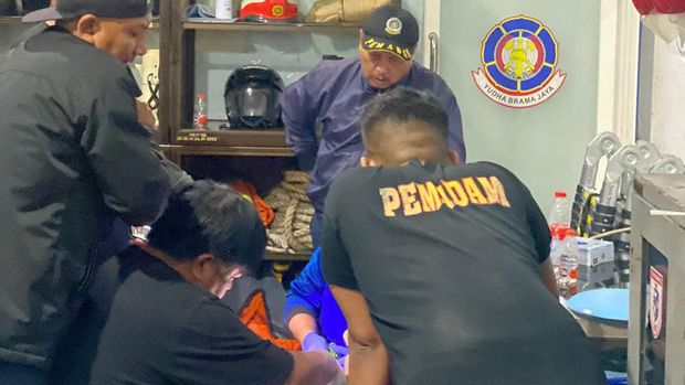 Cerita Petugas Damkar Kota Batu Lepas Cincin di Kemaluan Warga Cerita Petugas Damkar Kota Batu Lepas Cincin di Kemaluan Warga